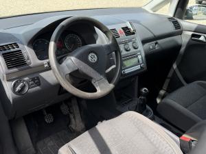 Volkswagen Touran 2007 in Vilnius, with an engine capacity of 2.00 L and mileage of 292 thousand km for 1400 €, photo 11 on AUTOMOTO.COM.LV