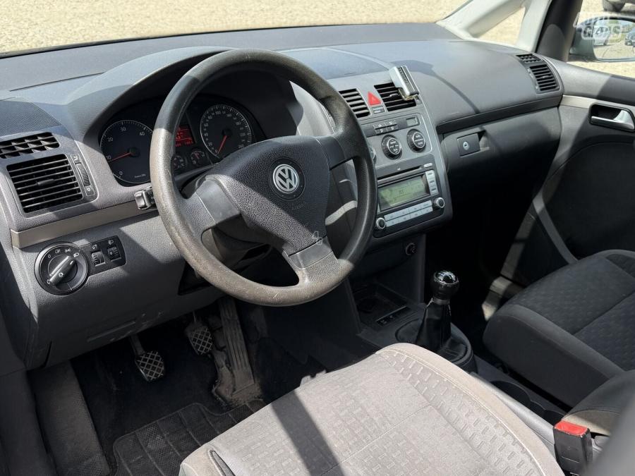 Volkswagen Touran 2007 in Vilnius, with an engine capacity of 2.00 L and mileage of 292 thousand km for 1400 €, photo 11 on AUTOMOTO.COM.LV