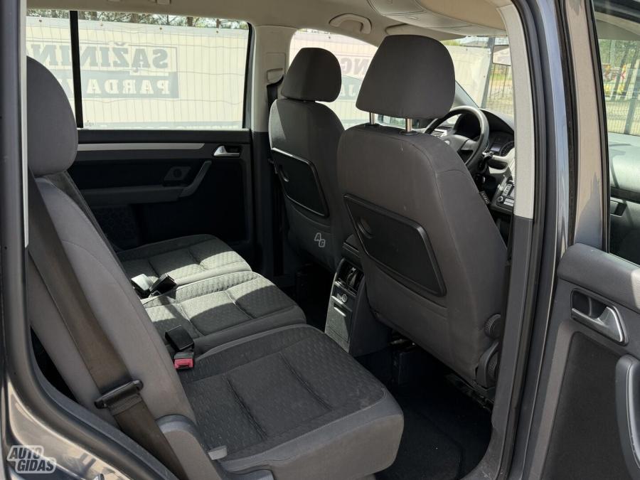 Volkswagen Touran 2007 in Vilnius, with an engine capacity of 2.00 L and mileage of 292 thousand km for 1400 €, photo 13 on AUTOMOTO.COM.LV