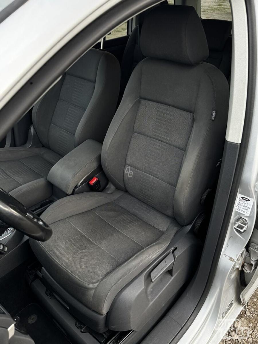 Volkswagen Touran 2007 Klaipėda, ar dzinēja tilpumu 2.00 L un nobraukumu 277 tūkst. km par 2999 €, foto 13 vietnē AUTOMOTO.COM.LV