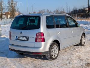 Volkswagen Touran 2007 Rīga, ar dzinēja tilpumu 2.00 L un nobraukumu 274 tūkst. km par 2500 €, foto 4 vietnē AUTOMOTO.COM.LV