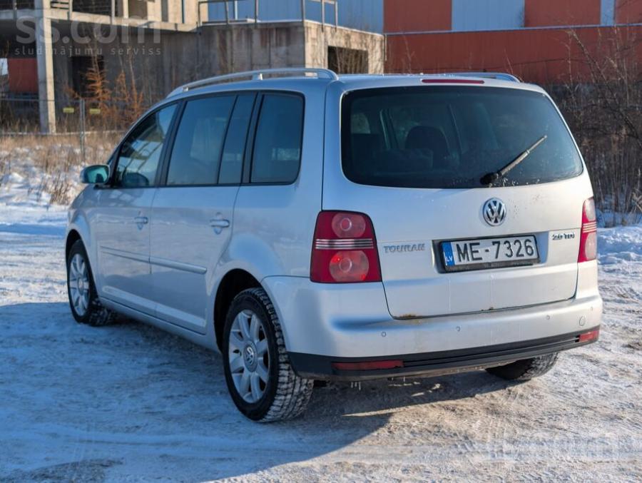 Volkswagen Touran 2007 Rīga, ar dzinēja tilpumu 2.00 L un nobraukumu 274 tūkst. km par 2500 €, foto 5 vietnē AUTOMOTO.COM.LV