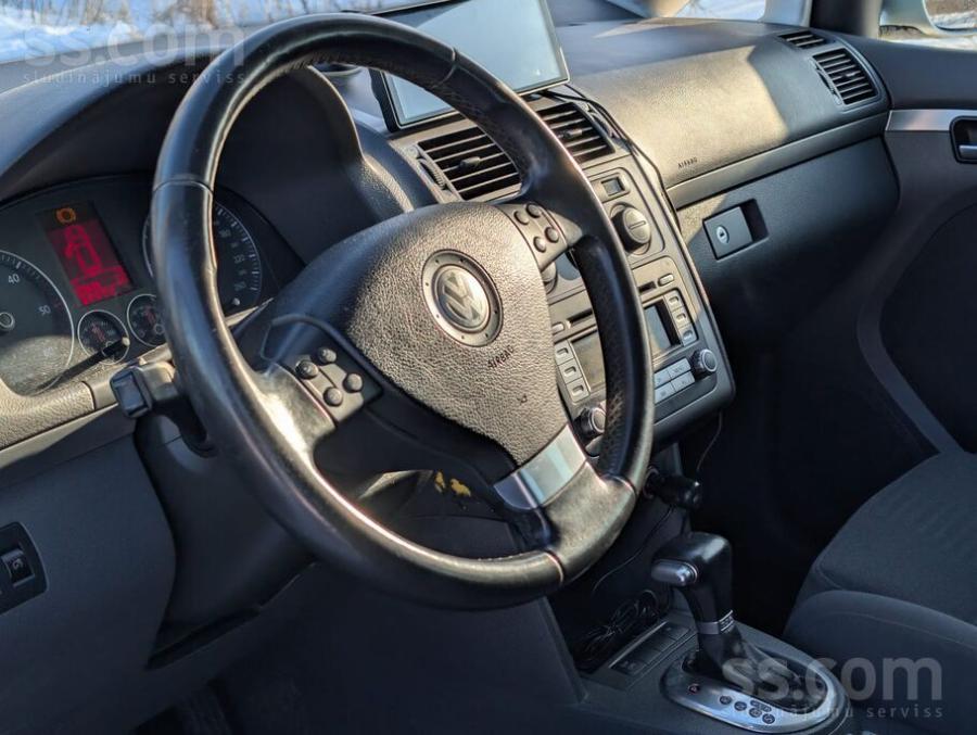 Volkswagen Touran 2007 Rīga, ar dzinēja tilpumu 2.00 L un nobraukumu 274 tūkst. km par 2500 €, foto 8 vietnē AUTOMOTO.COM.LV