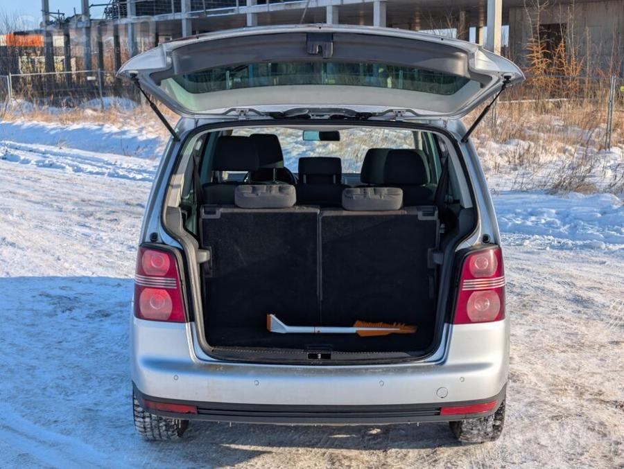 Volkswagen Touran 2007 Rīga, ar dzinēja tilpumu 2.00 L un nobraukumu 274 tūkst. km par 2500 €, foto 15 vietnē AUTOMOTO.COM.LV