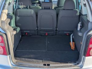 Volkswagen Touran 2007 Rīga, ar dzinēja tilpumu 2.00 L un nobraukumu 274 tūkst. km par 2500 €, foto 17 vietnē AUTOMOTO.COM.LV