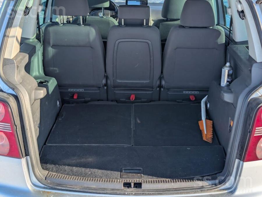 Volkswagen Touran 2007 Rīga, ar dzinēja tilpumu 2.00 L un nobraukumu 274 tūkst. km par 2500 €, foto 17 vietnē AUTOMOTO.COM.LV