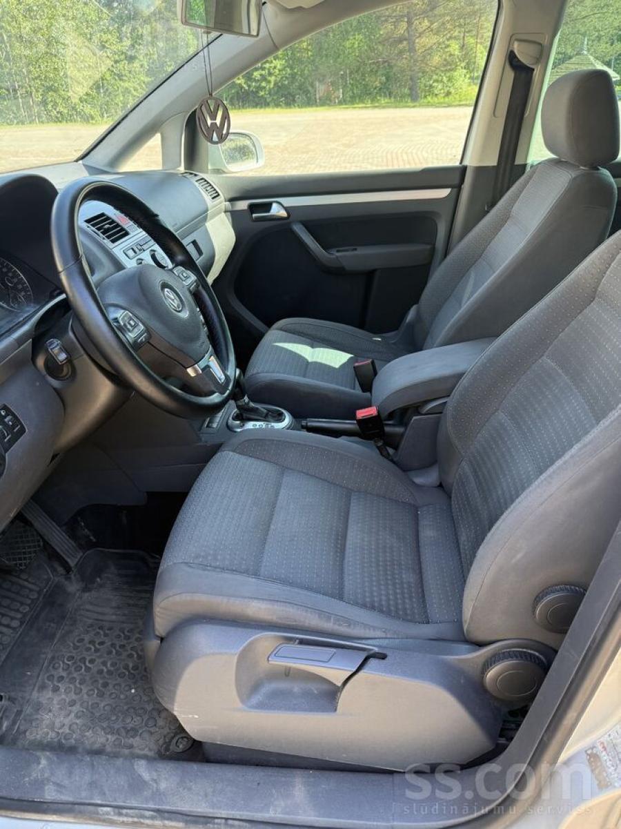 Volkswagen Touran 2007 in Jelgava, with an engine capacity of 2.00 L and mileage of 409 thousand km for 2650 €, photo 8 on AUTOMOTO.COM.LV