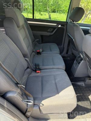 Volkswagen Touran 2007 in Jelgava, with an engine capacity of 2.00 L and mileage of 409 thousand km for 2650 €, photo 13 on AUTOMOTO.COM.LV