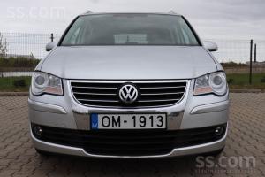 Volkswagen Touran 2007 Rīga, ar dzinēja tilpumu 2.00 L un nobraukumu 259 tūkst. km par 3750 €, foto 4 vietnē AUTOMOTO.COM.LV
