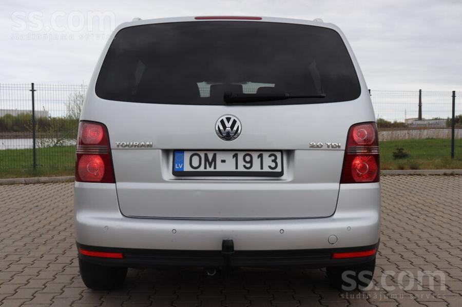 Volkswagen Touran 2007 Rīga, ar dzinēja tilpumu 2.00 L un nobraukumu 259 tūkst. km par 3750 €, foto 10 vietnē AUTOMOTO.COM.LV