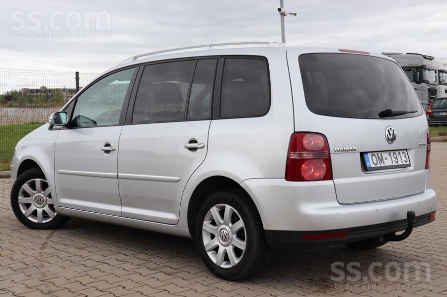 Volkswagen Touran 2007 Rīga, ar dzinēja tilpumu 2.00 L un nobraukumu 259 tūkst. km par 3750 €, foto 11 vietnē AUTOMOTO.COM.LV