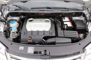 Volkswagen Touran 2007 Rīga, ar dzinēja tilpumu 2.00 L un nobraukumu 259 tūkst. km par 3750 €, foto 14 vietnē AUTOMOTO.COM.LV