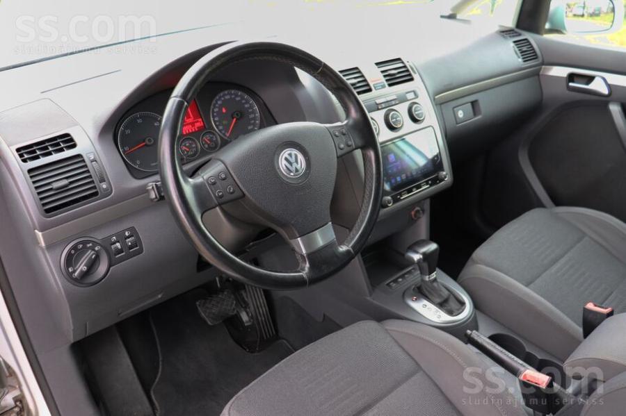 Volkswagen Touran 2007 Rīga, ar dzinēja tilpumu 2.00 L un nobraukumu 259 tūkst. km par 3750 €, foto 15 vietnē AUTOMOTO.COM.LV