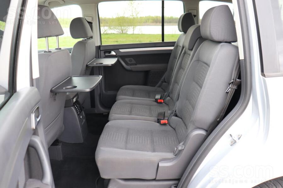 Volkswagen Touran 2007 Rīga, ar dzinēja tilpumu 2.00 L un nobraukumu 259 tūkst. km par 3750 €, foto 16 vietnē AUTOMOTO.COM.LV