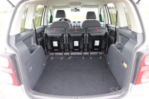 Volkswagen Touran 2007 Rīga, ar dzinēja tilpumu 2.00 L un nobraukumu 259 tūkst. km par 3750 €, foto 18 vietnē AUTOMOTO.COM.LV