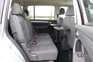 Volkswagen Touran 2007 Rīga, ar dzinēja tilpumu 2.00 L un nobraukumu 259 tūkst. km par 3750 €, foto 19 vietnē AUTOMOTO.COM.LV