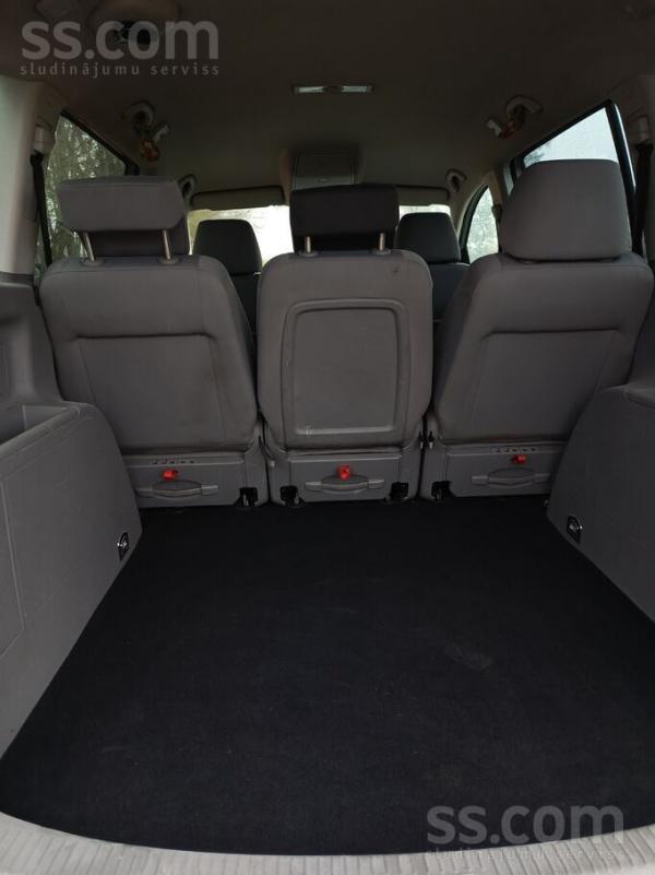 Volkswagen Touran 2007 Rīga, ar dzinēja tilpumu 2.00 L un nobraukumu 303 tūkst. km par 2690 €, foto 10 vietnē AUTOMOTO.COM.LV