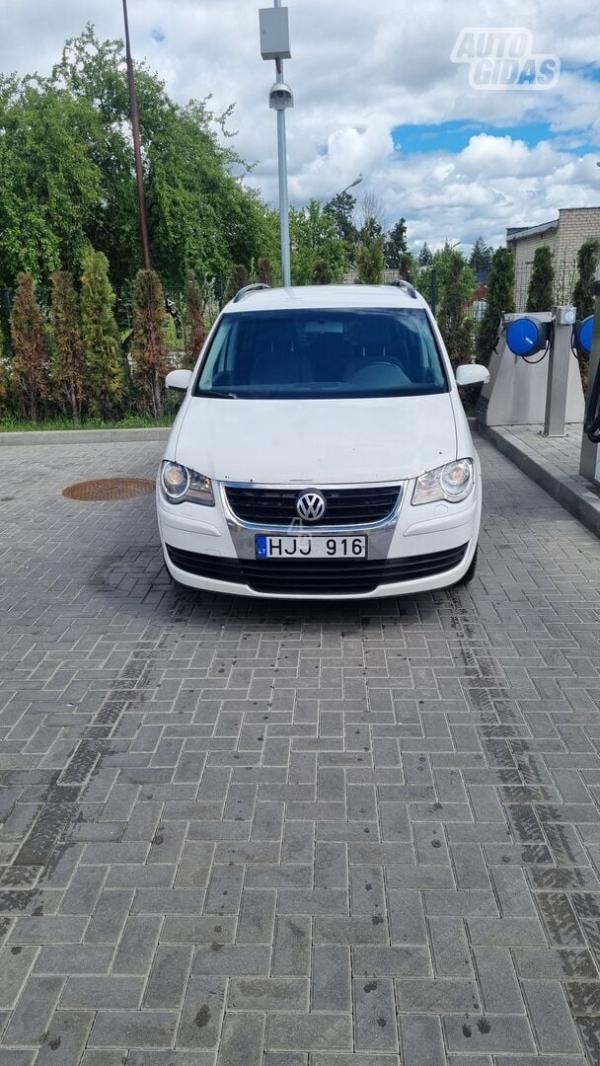 Volkswagen Touran 2007 in Kaunas, with an engine capacity of 1.90 L and mileage of 435 thousand km for 1000 €, photo 1 on AUTOMOTO.COM.LV