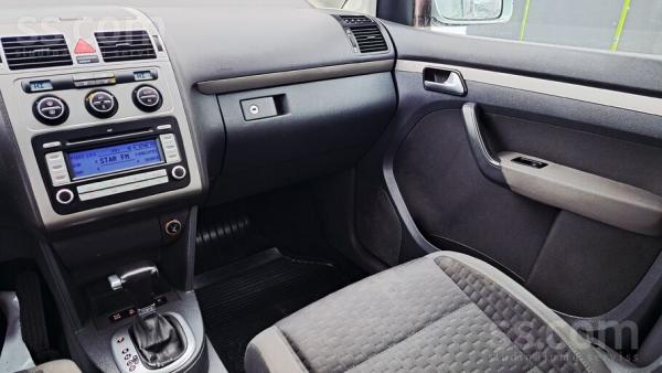Volkswagen Touran 2007 Rīga, ar dzinēja tilpumu 1.90 L un nobraukumu 349 tūkst. km par 2800 €, foto 8 vietnē AUTOMOTO.COM.LV