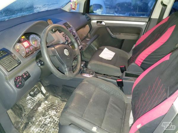 Volkswagen Touran 2007 Viļņa, ar dzinēja tilpumu 2.00 L un nobraukumu 461 tūkst. km par 850 €, foto 7 vietnē AUTOMOTO.COM.LV