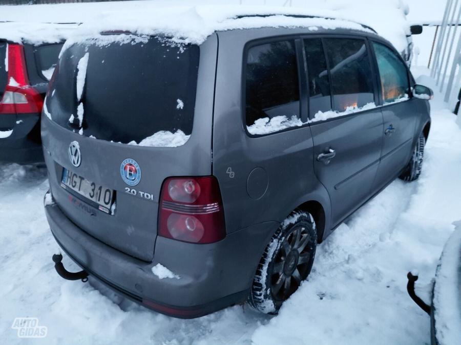 Volkswagen Touran 2007 Viļņa, ar dzinēja tilpumu 2.00 L un nobraukumu 461 tūkst. km par 850 €, foto 6 vietnē AUTOMOTO.COM.LV