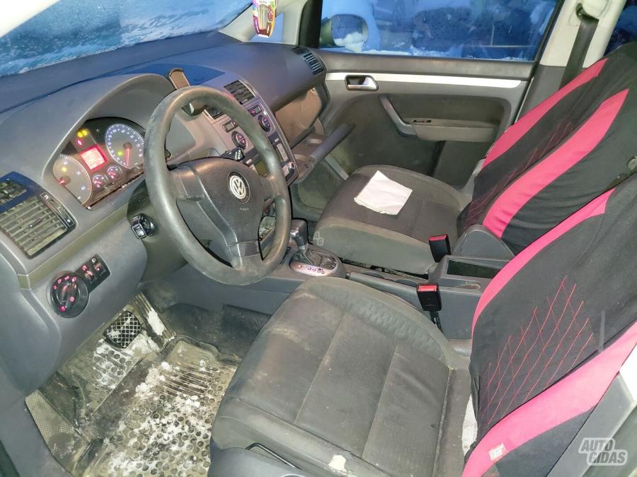 Volkswagen Touran 2007 Viļņa, ar dzinēja tilpumu 2.00 L un nobraukumu 461 tūkst. km par 850 €, foto 8 vietnē AUTOMOTO.COM.LV
