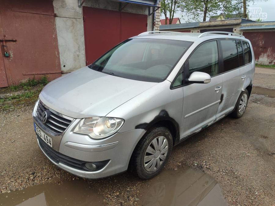 Volkswagen Touran 2007 in Ukmerge, with an engine capacity of 1.90 L and mileage of 400 thousand km for 650 €, photo 1 on AUTOMOTO.COM.LV