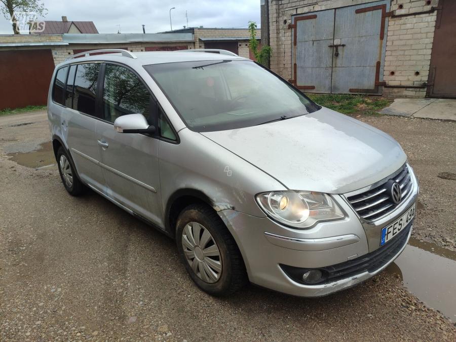 Volkswagen Touran 2007 in Ukmerge, with an engine capacity of 1.90 L and mileage of 400 thousand km for 650 €, photo 3 on AUTOMOTO.COM.LV
