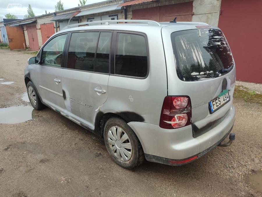 Volkswagen Touran 2007 in Ukmerge, with an engine capacity of 1.90 L and mileage of 400 thousand km for 650 €, photo 4 on AUTOMOTO.COM.LV