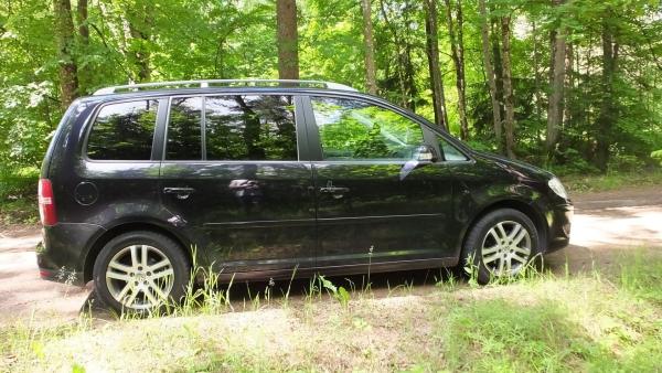 Volkswagen Touran 2007 in Vilnius, with an engine capacity of 1.90 L and mileage of 269 thousand km for 3750 €, photo 2 on AUTOMOTO.COM.LV