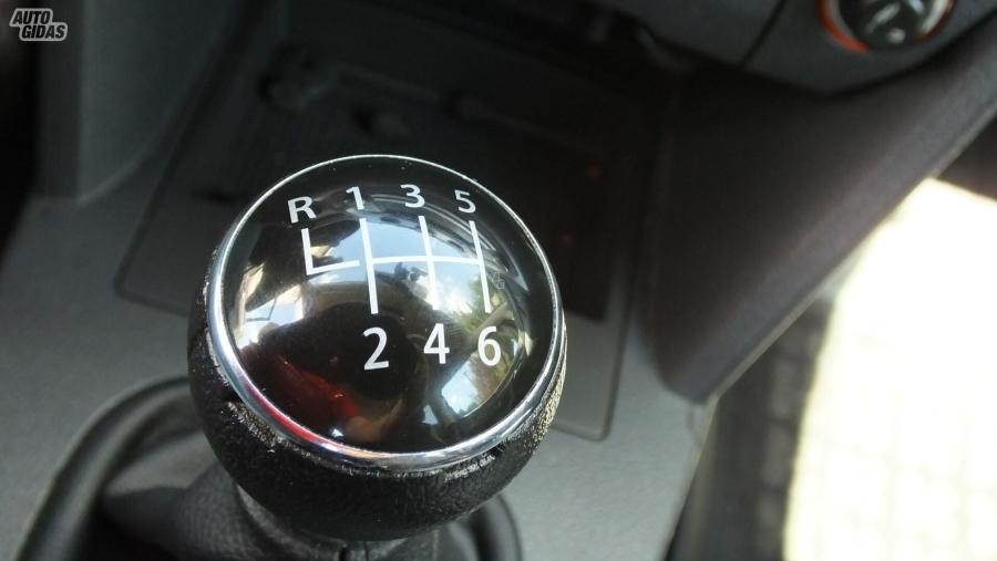 Volkswagen Touran 2007 Viļņa, ar dzinēja tilpumu 1.90 L un nobraukumu 269 tūkst. km par 3750 €, foto 14 vietnē AUTOMOTO.COM.LV