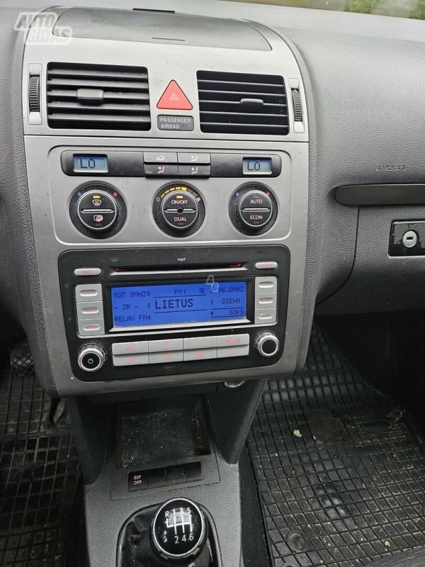 Volkswagen Touran 2007 Prienai, ar dzinēja tilpumu 1.40 L un nobraukumu 280 tūkst. km par 1250 €, foto 10 vietnē AUTOMOTO.COM.LV