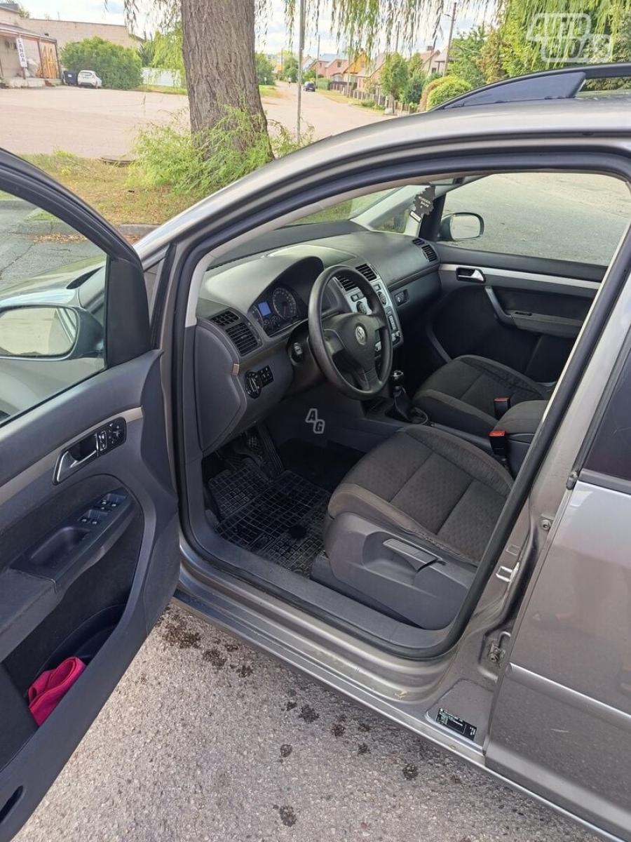 Volkswagen Touran 2007 Jonava, ar dzinēja tilpumu 1.40 L un nobraukumu 285 tūkst. km par 1450 €, foto 10 vietnē AUTOMOTO.COM.LV