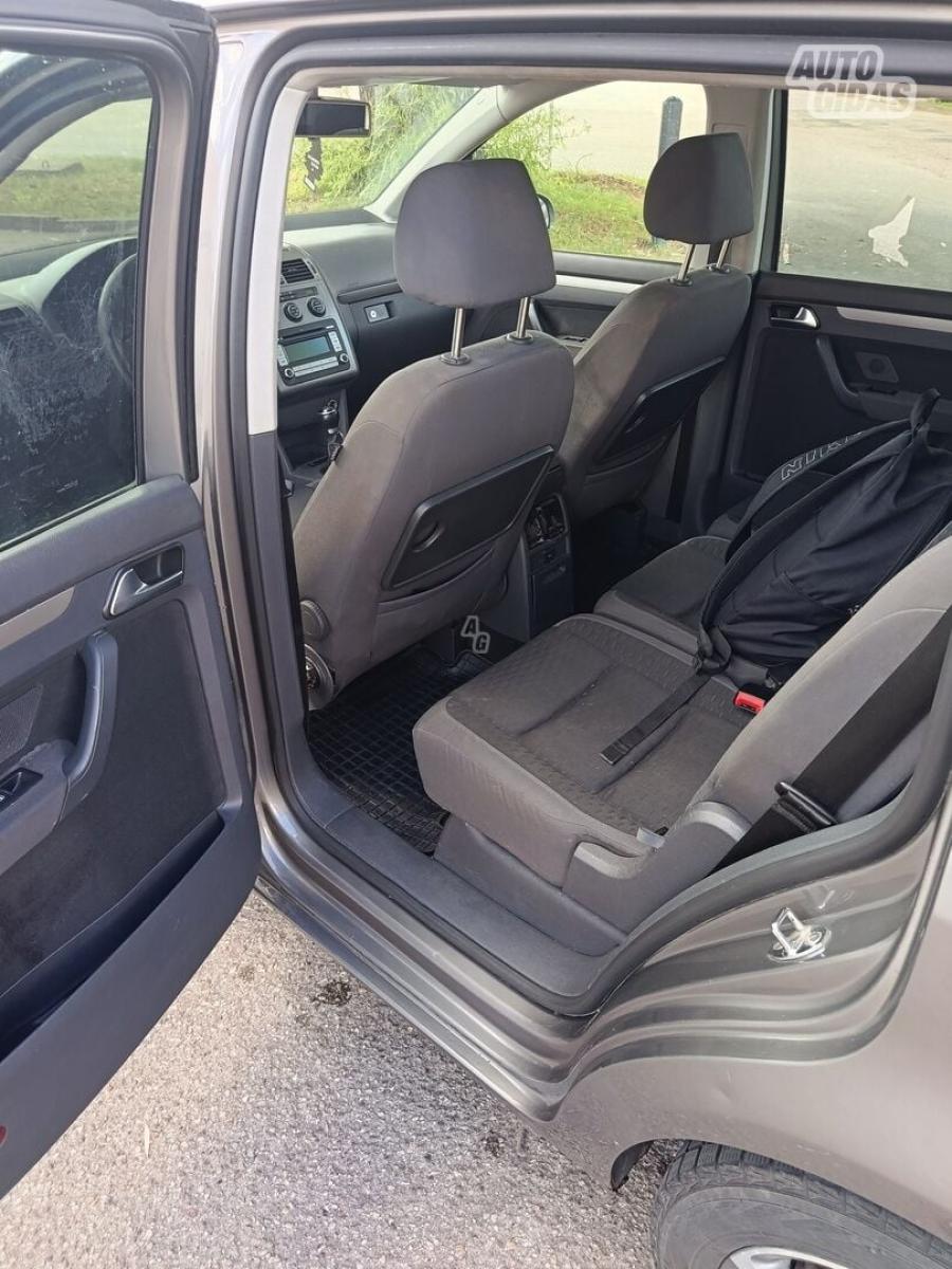 Volkswagen Touran 2007 Jonava, ar dzinēja tilpumu 1.40 L un nobraukumu 285 tūkst. km par 1450 €, foto 12 vietnē AUTOMOTO.COM.LV