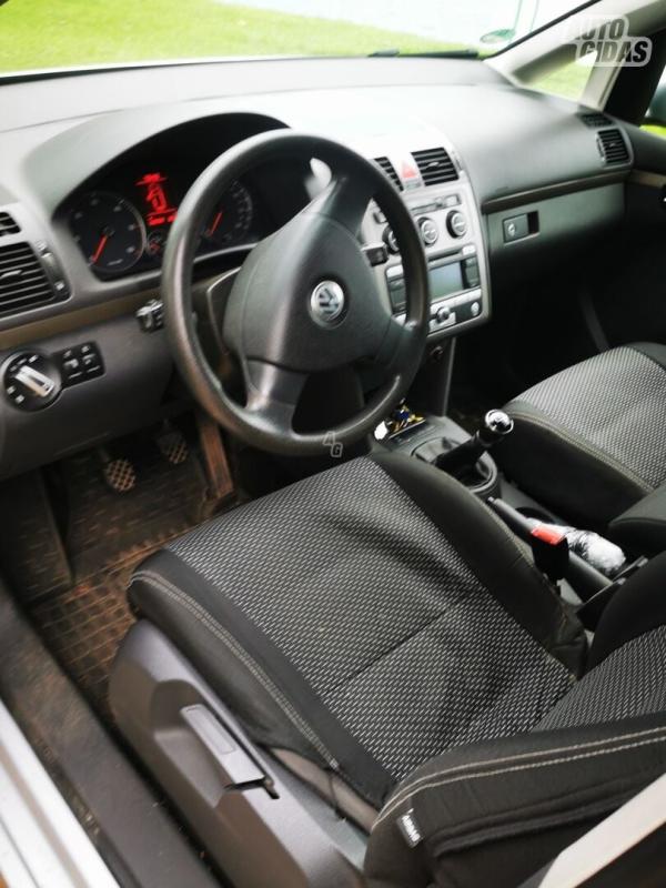Volkswagen Touran 2007 in Visaginas, with an engine capacity of 1.90 L and mileage of 265 thousand km for 1300 €, photo 7 on AUTOMOTO.COM.LV