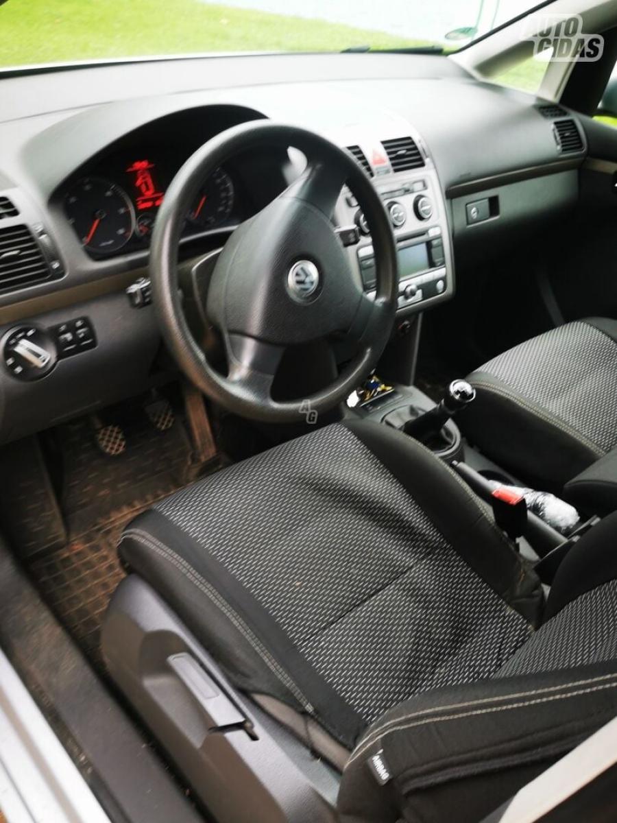Volkswagen Touran 2007 Visaginas, ar dzinēja tilpumu 1.90 L un nobraukumu 265 tūkst. km par 1300 €, foto 7 vietnē AUTOMOTO.COM.LV