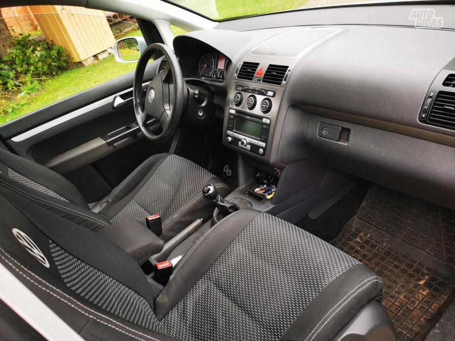 Volkswagen Touran 2007 Visaginas, ar dzinēja tilpumu 1.90 L un nobraukumu 265 tūkst. km par 1300 €, foto 8 vietnē AUTOMOTO.COM.LV