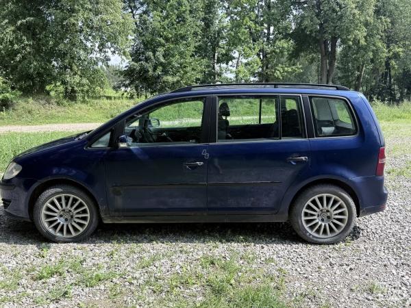 Volkswagen Touran 2007 Viļņa, ar dzinēja tilpumu 1.90 L un nobraukumu 360 tūkst. km par 1150 €, foto 7 vietnē AUTOMOTO.COM.LV