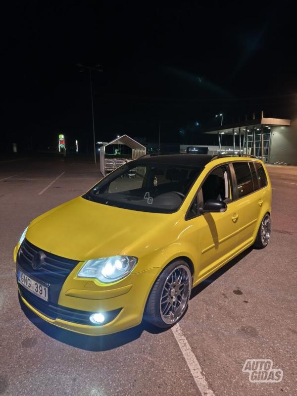 Volkswagen Touran 2007 in Moletai, with an engine capacity of 1.90 L and mileage of 490 thousand km for 1100 €, photo 1 on AUTOMOTO.COM.LV