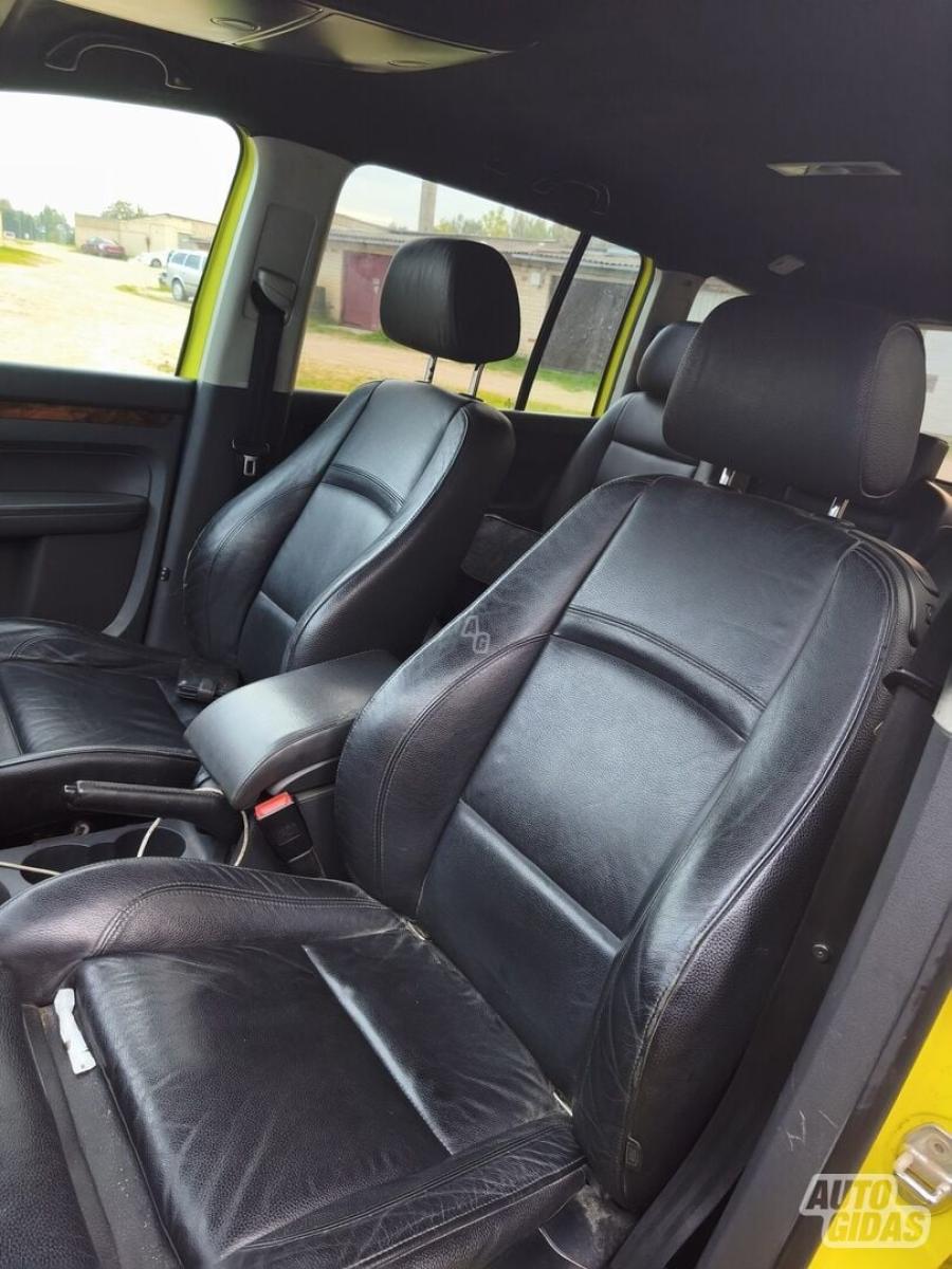 Volkswagen Touran 2007 in Moletai, with an engine capacity of 1.90 L and mileage of 490 thousand km for 1100 €, photo 9 on AUTOMOTO.COM.LV