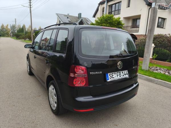 Volkswagen Touran 2007 in Mazeikiai, with an engine capacity of 2.00 L and mileage of 227 thousand km for 3200 €, photo 4 on AUTOMOTO.COM.LV