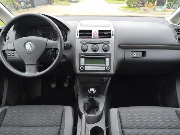 Volkswagen Touran 2007 in Mazeikiai, with an engine capacity of 2.00 L and mileage of 227 thousand km for 3200 €, photo 11 on AUTOMOTO.COM.LV