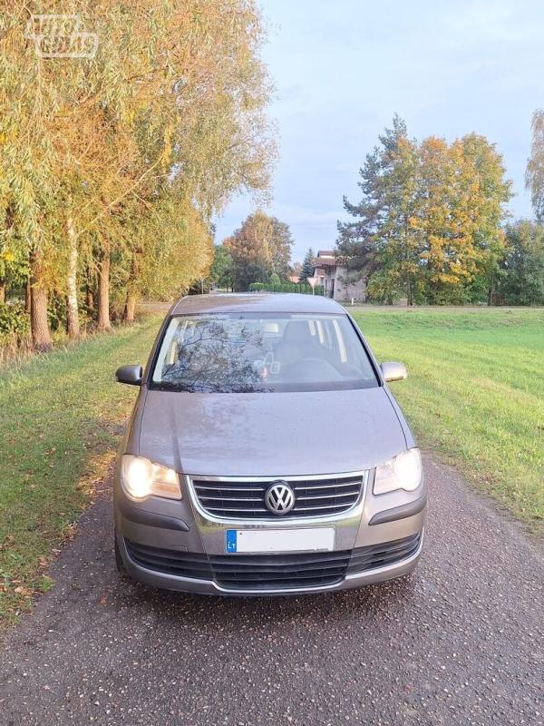 Volkswagen Touran 2007 in Vilnius, with an engine capacity of 1.90 L and mileage of 326 thousand km for 1390 €, photo 5 on AUTOMOTO.COM.LV