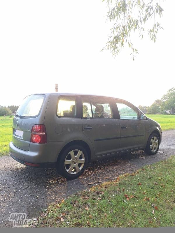 Volkswagen Touran 2007 in Vilnius, with an engine capacity of 1.90 L and mileage of 326 thousand km for 1390 €, photo 6 on AUTOMOTO.COM.LV
