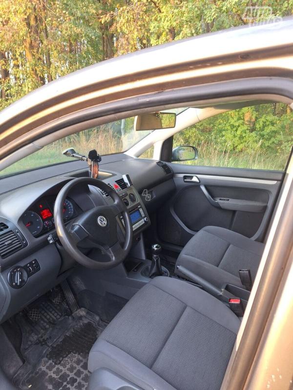 Volkswagen Touran 2007 in Vilnius, with an engine capacity of 1.90 L and mileage of 326 thousand km for 1390 €, photo 7 on AUTOMOTO.COM.LV