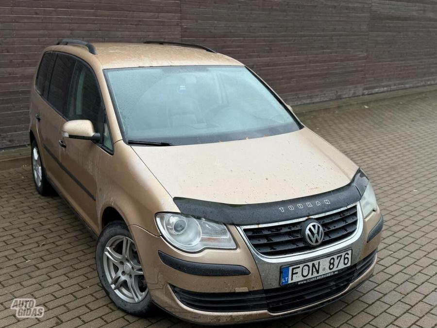 Volkswagen Touran 2007 in Kaunas, with an engine capacity of 1.90 L and mileage of 377 thousand km for 999 €, photo 1 on AUTOMOTO.COM.LV