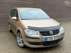Volkswagen Touran 2007 in Kaunas, with an engine capacity of 1.90 L and mileage of 377 thousand km for 999 €, photo 3 on AUTOMOTO.COM.LV