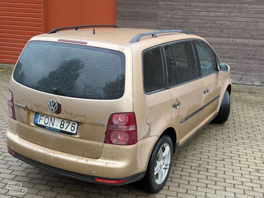 Volkswagen Touran 2007 in Kaunas, with an engine capacity of 1.90 L and mileage of 377 thousand km for 999 €, photo 6 on AUTOMOTO.COM.LV