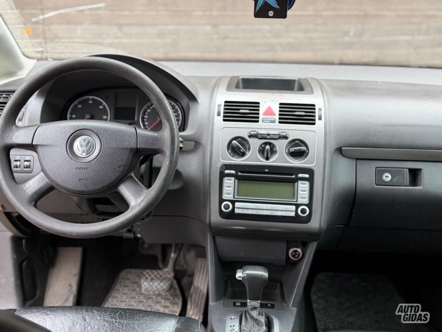 Volkswagen Touran 2007 in Kaunas, with an engine capacity of 1.90 L and mileage of 377 thousand km for 999 €, photo 7 on AUTOMOTO.COM.LV