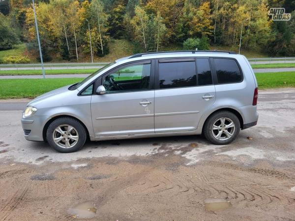 Volkswagen Touran 2007 in Vilnius on AUTOMOTO.COM.LV Volkswagen Touran 2007 in Vilnius, with an engine capacity of 1.90 L and mileage of 350 thousand km for 1250 €, photo 3 on AUTOMOTO.COM.LV